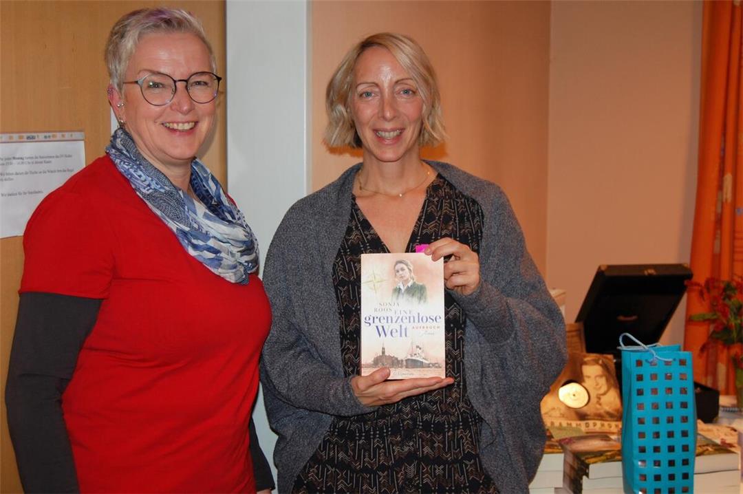 Autorin Sonja Roos las aus ihrer Trilogie