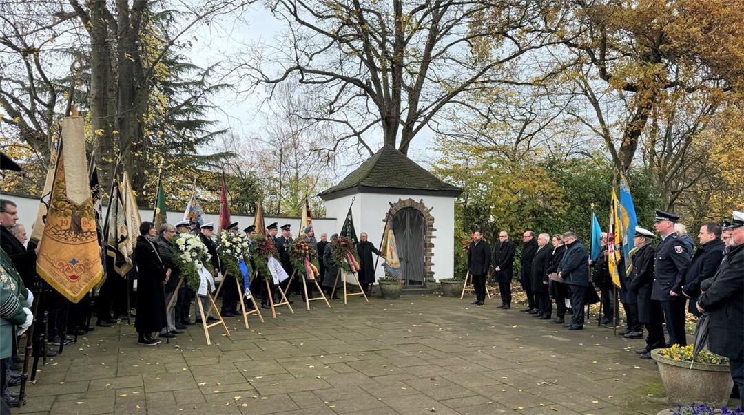 Gedenkstunde zum Volkstrauertag auf dem Friedhof in Andernach