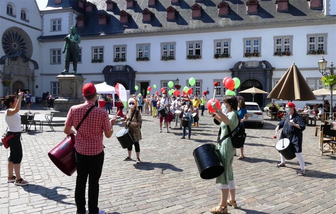 Trommelnd ganz nah am Leben