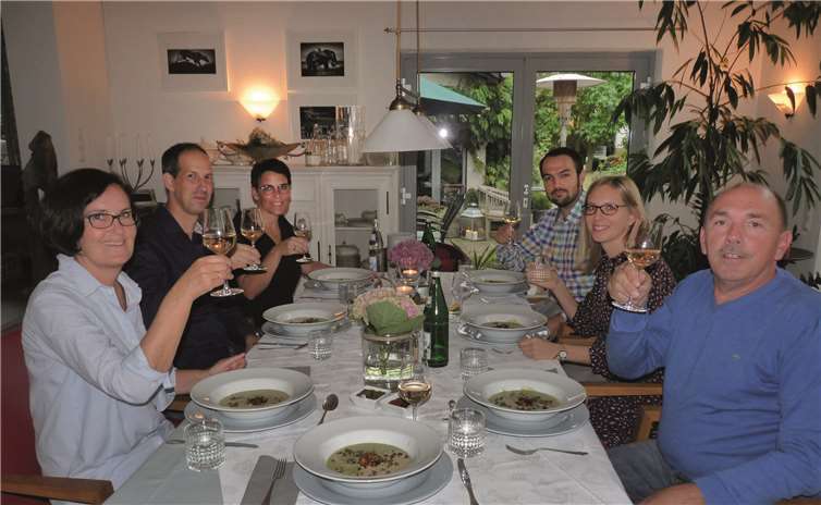 Freunde von Geselligkeit und gutem Essen amüsierten sich prächtig