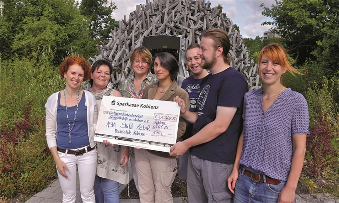 Große Freude über die erste Spende