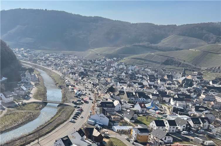 Dernau: Weinkönigin dringend gesucht!