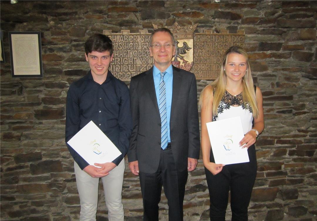 Ernennungsurkunden für Nicola Friebe und Christian Pogacar
