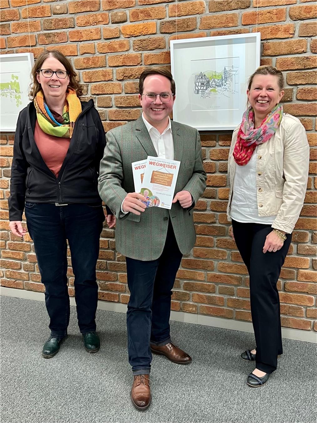 Netzwerk Inklusion Mayen-Koblenz präsentiert neuen Wegweiser im Kreishaus