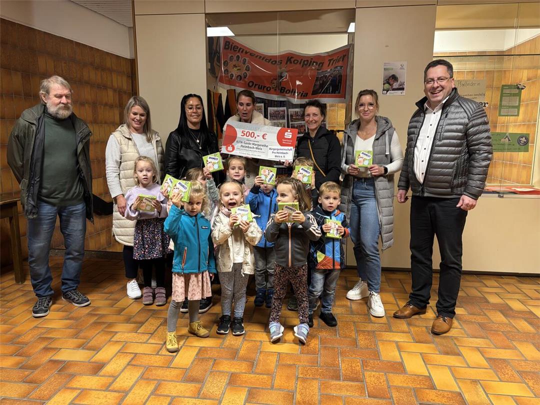 Spendenübergabe für neuen Spielturm in der Kita St. Margaretha