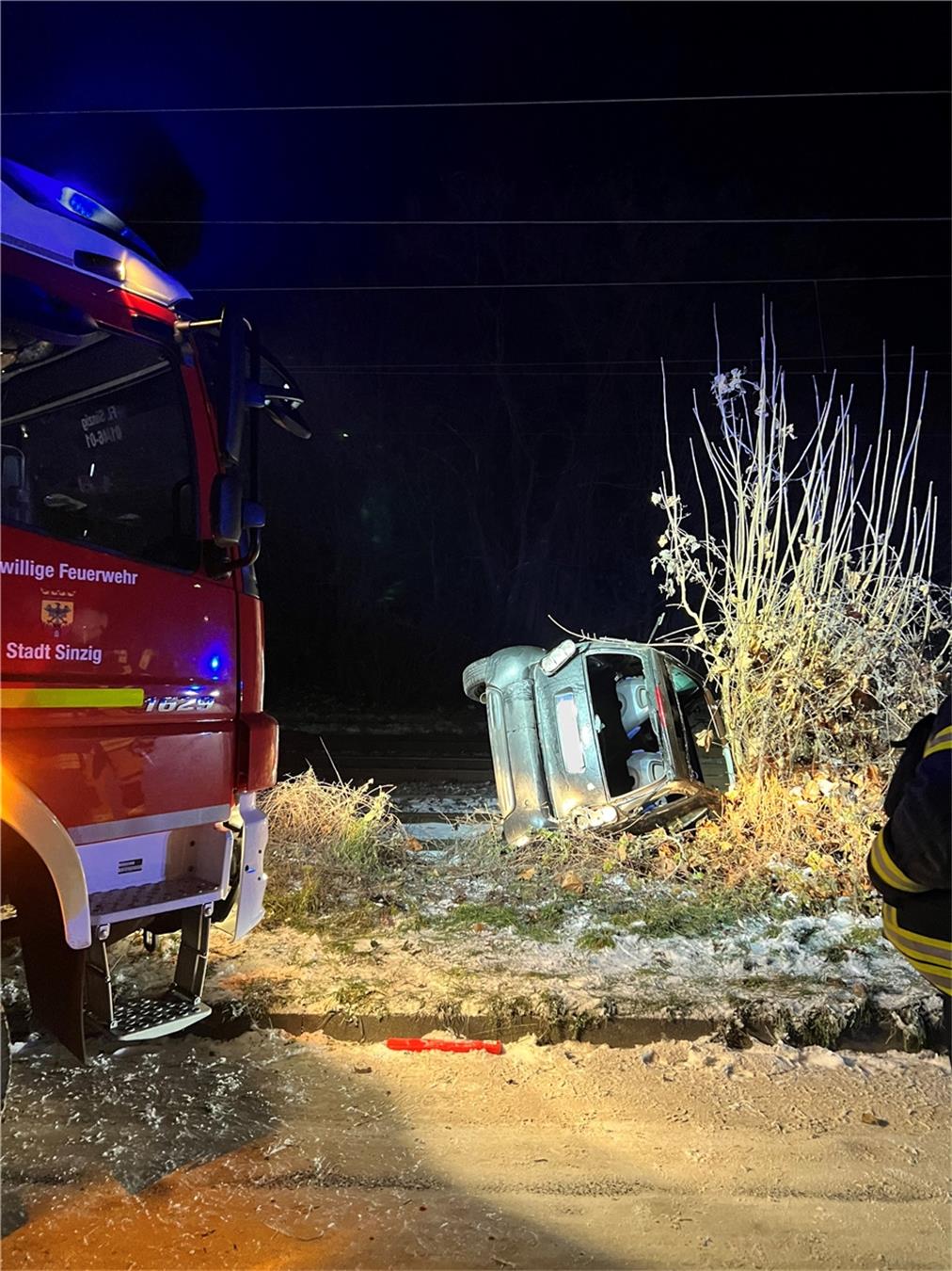 Unfall in Sinzig: PKW landet im Gleisbett