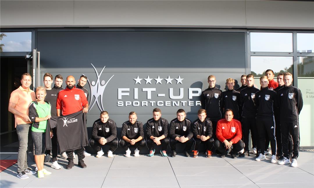 FitUp Sportcenter Mayen unterstützt U19 nicht nur mit Outfit