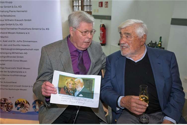 Ahnenforscher lernt Mario Adorf persönlich kennen