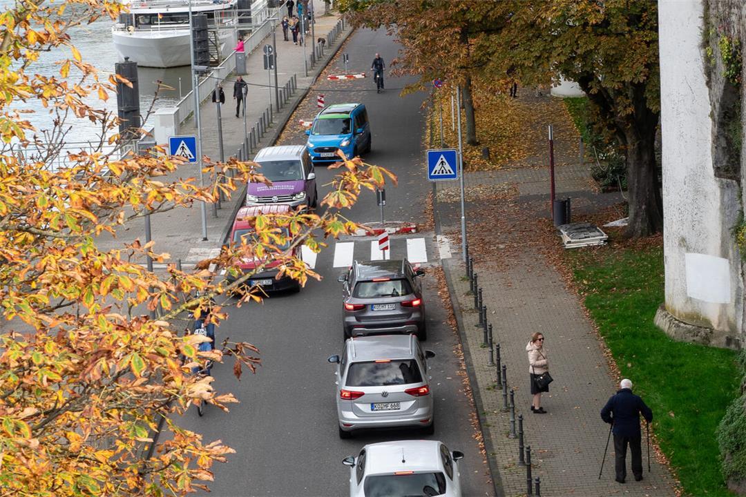 Verkehrsberuhigende Maßnahmen am Peter-Altmeier-Ufer