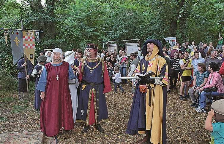 Ritterschlag am Fuße der Tomburg