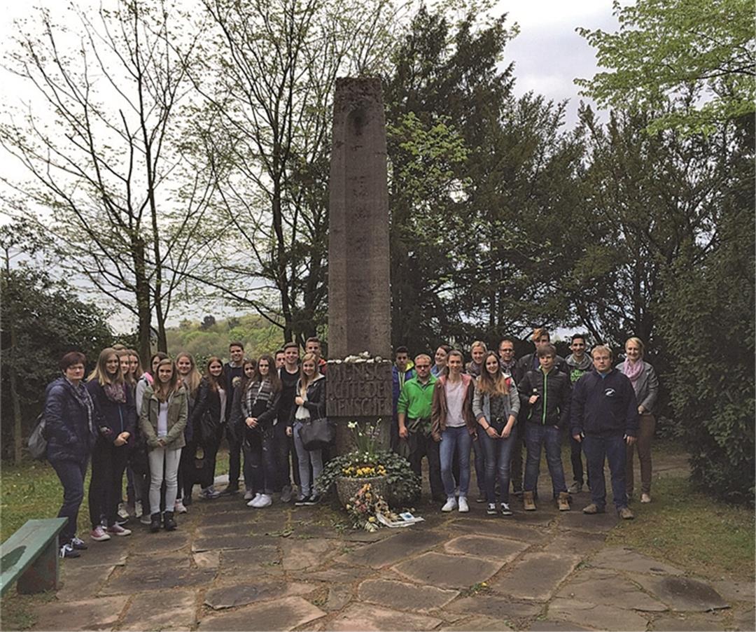 Jugendkirche besucht die Gedenkstätte in Hadamar