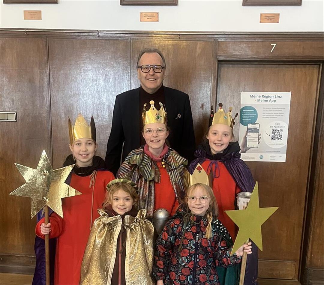 Schule statt Fabrik – Linzer Sternsinger setzen Zeichen für Kinder in ...