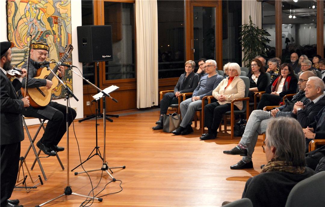 Begeisterndes Konzert gegen das Vergessen mit Daniel Kempin