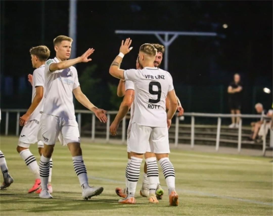 Beim VfB Linz überragt der dreifache Torschütze Manuel Rott