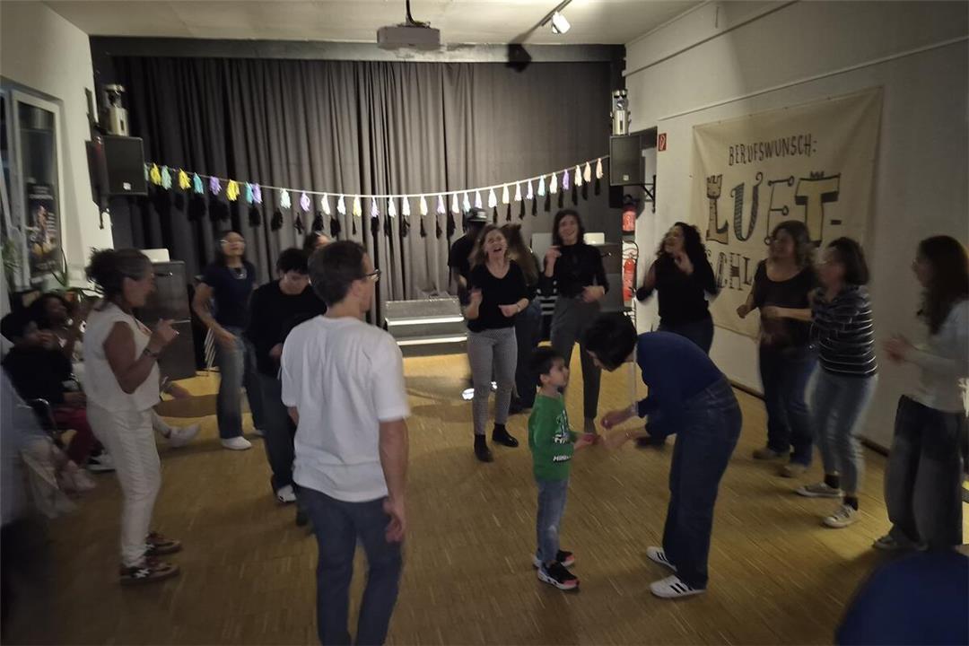 Rhythmus und Begegnung beim Salsa-Abend