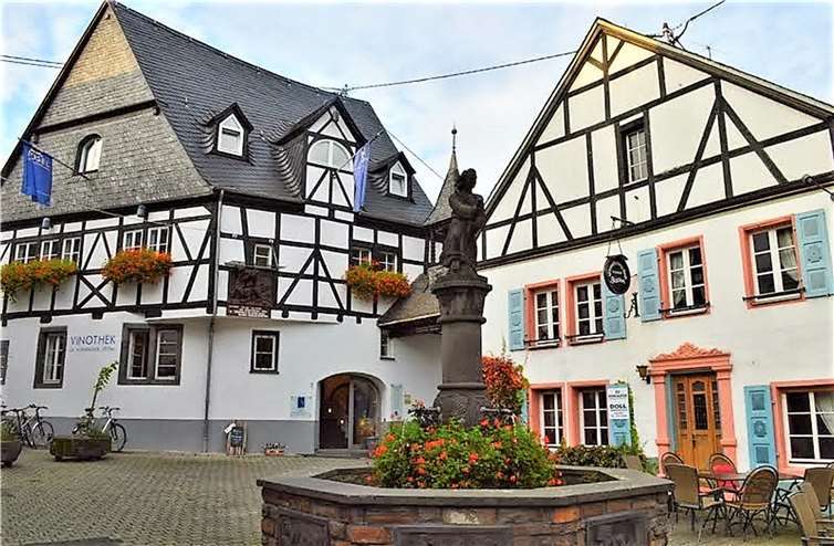 Wandern im weltbekannten Weinort Winningen