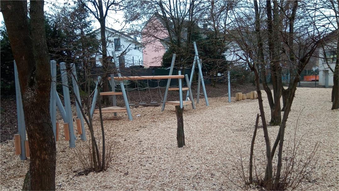 Neue Spielgeräte auf dem Außengelände