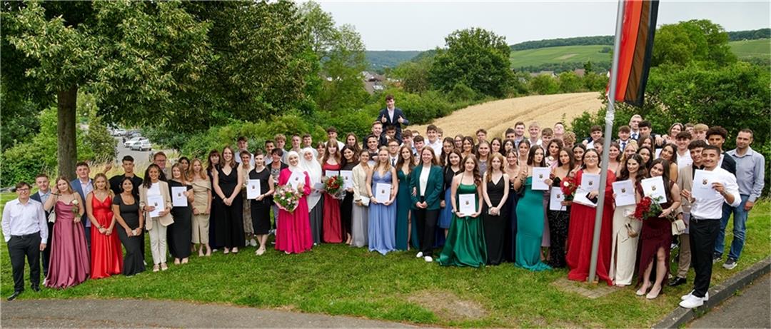 „Auch Stars müssen einmal gehen“ – Glanzvolle Abschlussfeier im ...