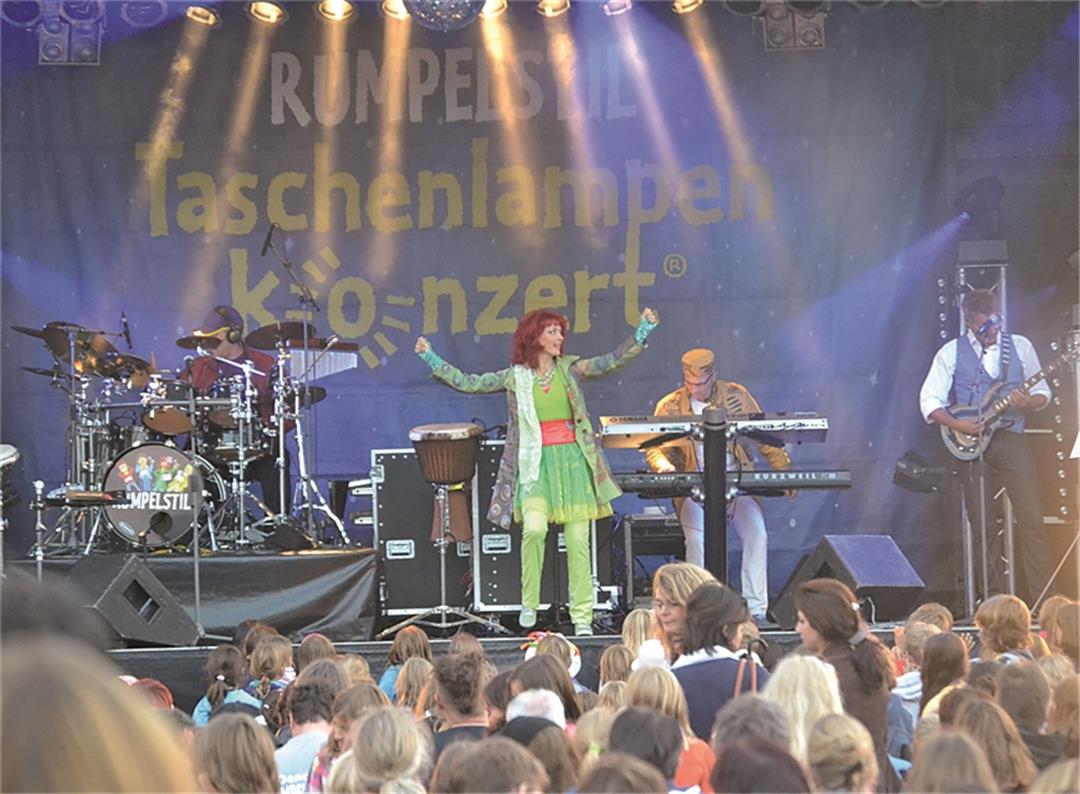 „Rumpelstil“ begeisterte mit Taschenlampenkonzert