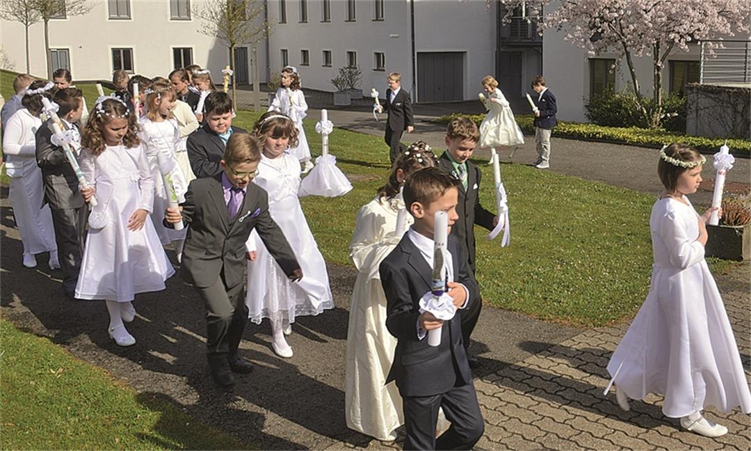 Pfarrer Alexander Burg führte 52 Kinder zum Tisch des Herrn