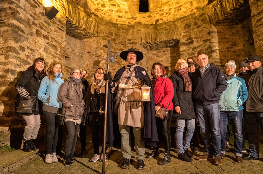 Bei Fackelschein die Gassen erkunden