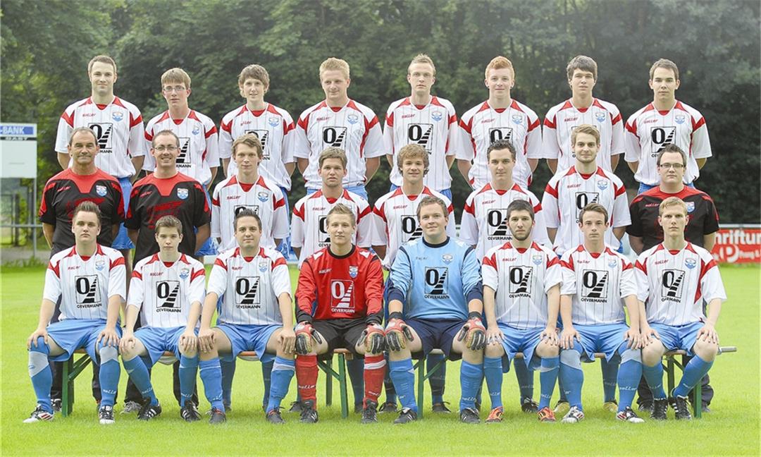 Der SV Roßbach/Verscheid II feiert die Meisterschaft