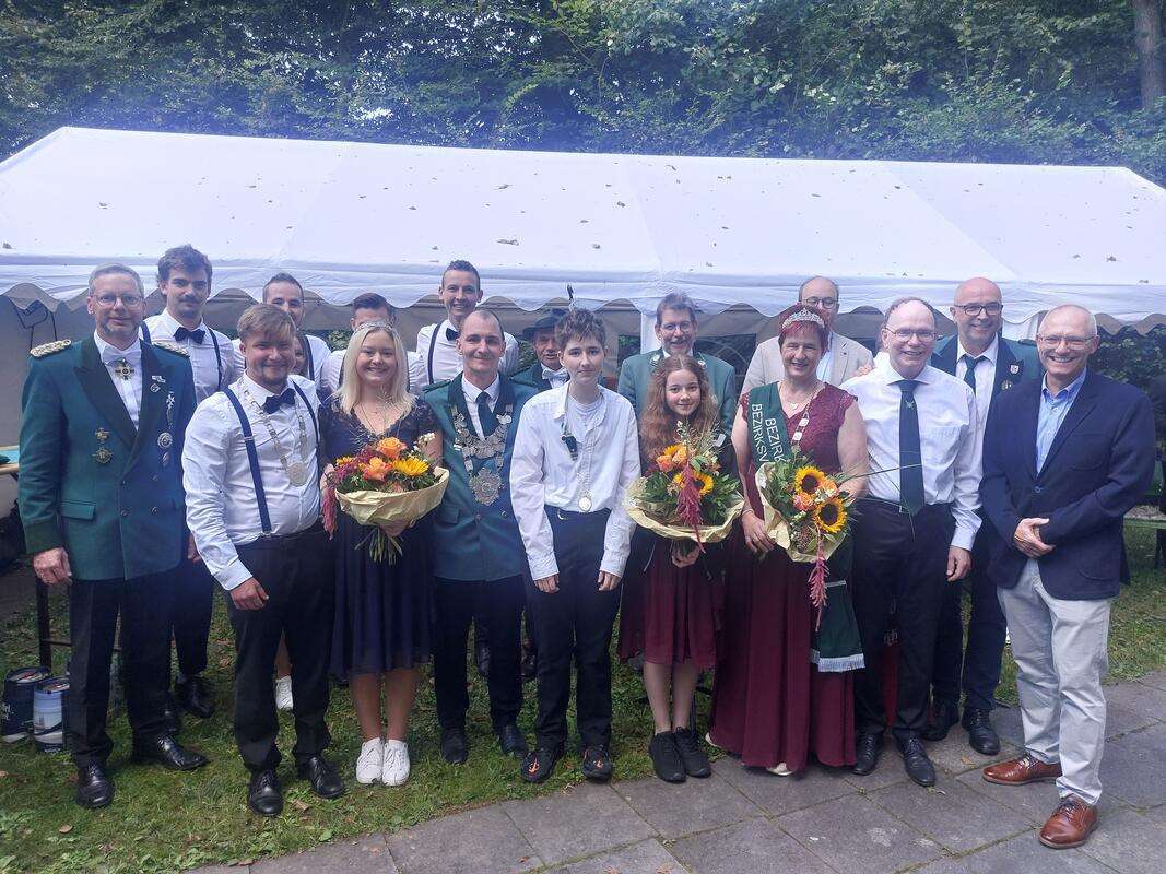 Nico Schützeichel erringt Königswürde in Roßbach