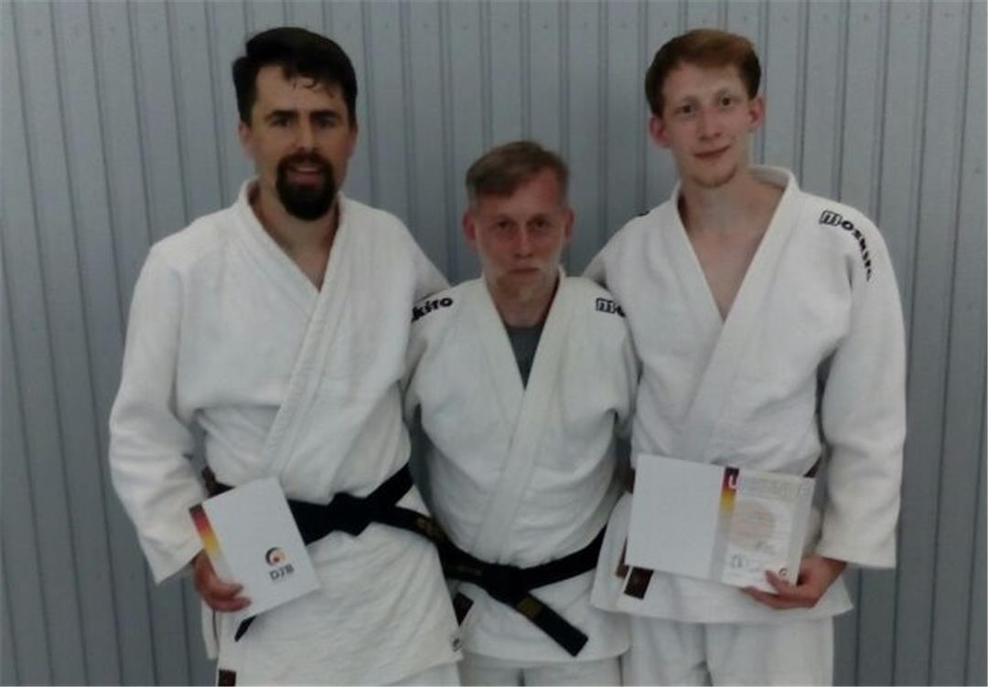 Zwei neue Dan-Träger