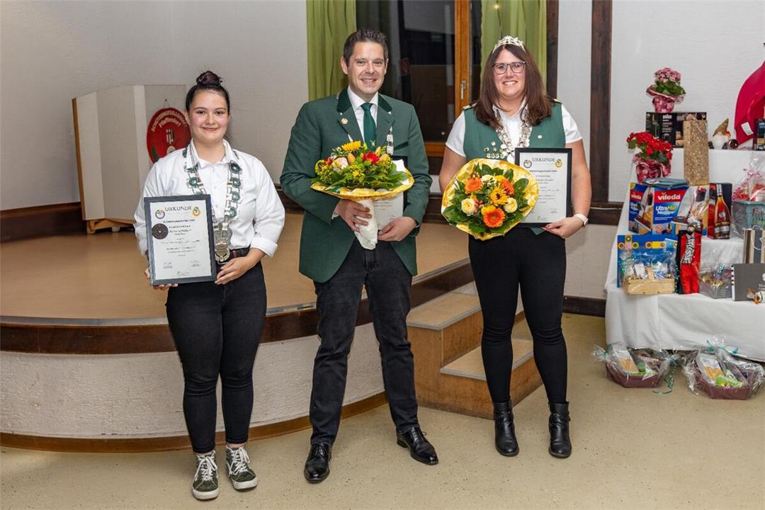Michelle Kessler holt die Kreiskönigskette nach Urbar