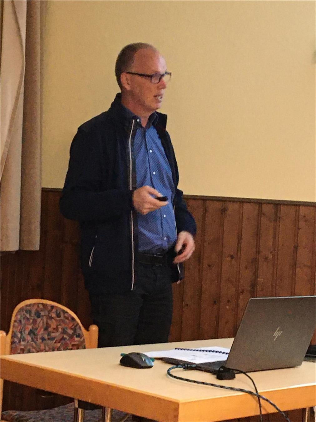 Dirk Schneider referierte zur Energiekrise