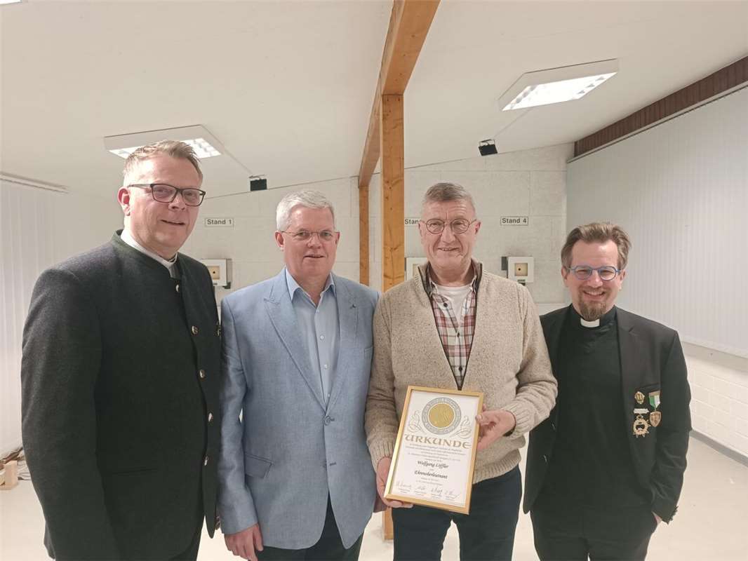 Wolfgang Strang bleibt Präsident