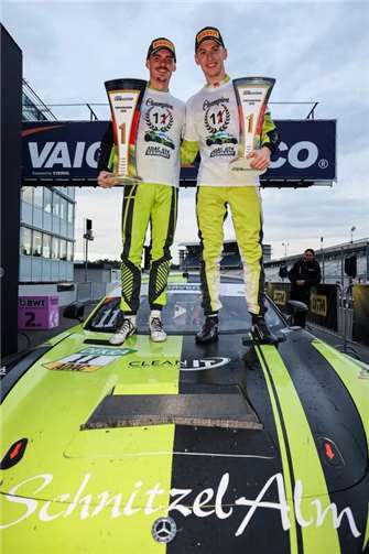 Enrico Förderer triumphiert und wird ADAC GT4 Germany Meister