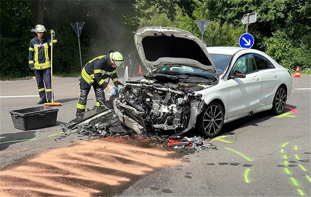 Schwerer Unfall bei Königswinter: Drei Verletzte