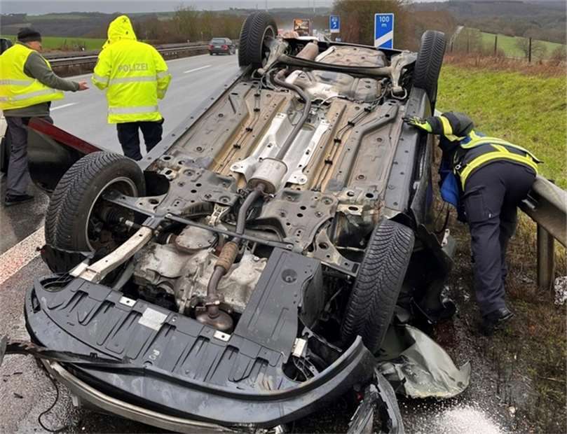 Spektakulärer Unfall auf A48 bei Kehrig