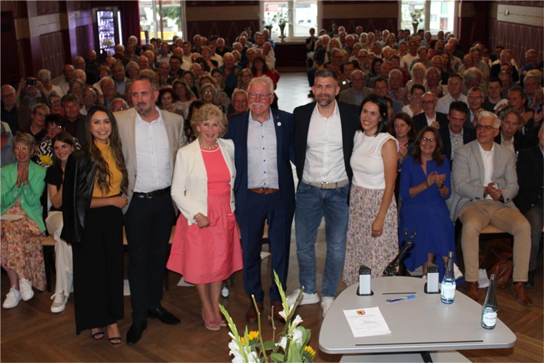 Beeindruckende Verabschiedung für Dernaus Ortsbürgermeister Alfred ...