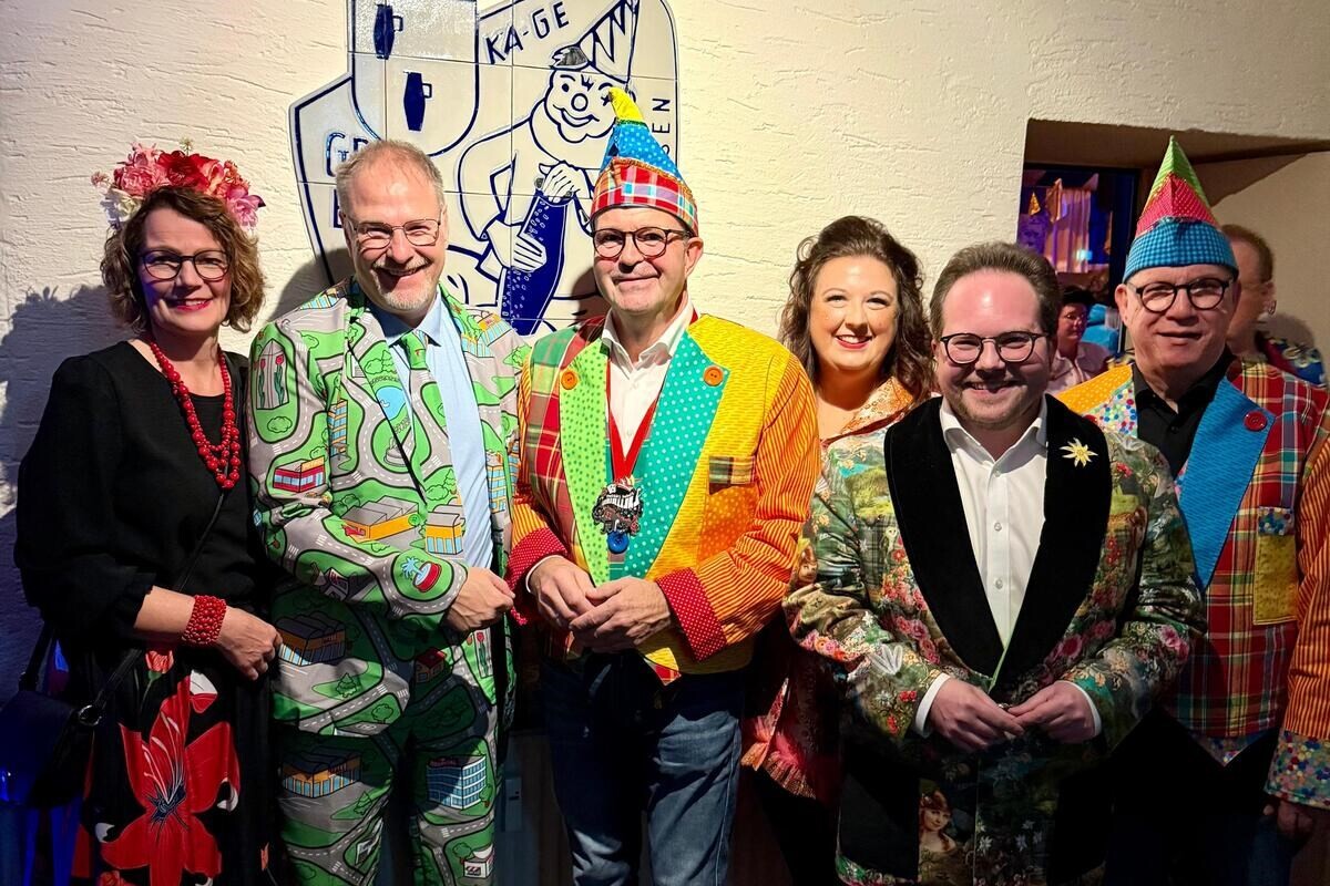 Peter Moskopp besucht die Sitzung der KG Grau-Blau Höhr-Grenzhausen