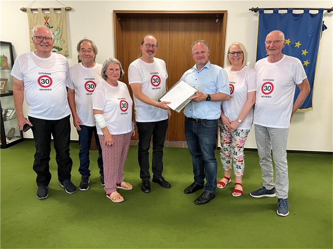 Unterschriften übergeben