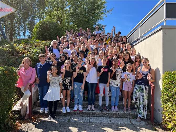 82 Schülerinnen und Schüler gehen ihre nächsten Schritte
