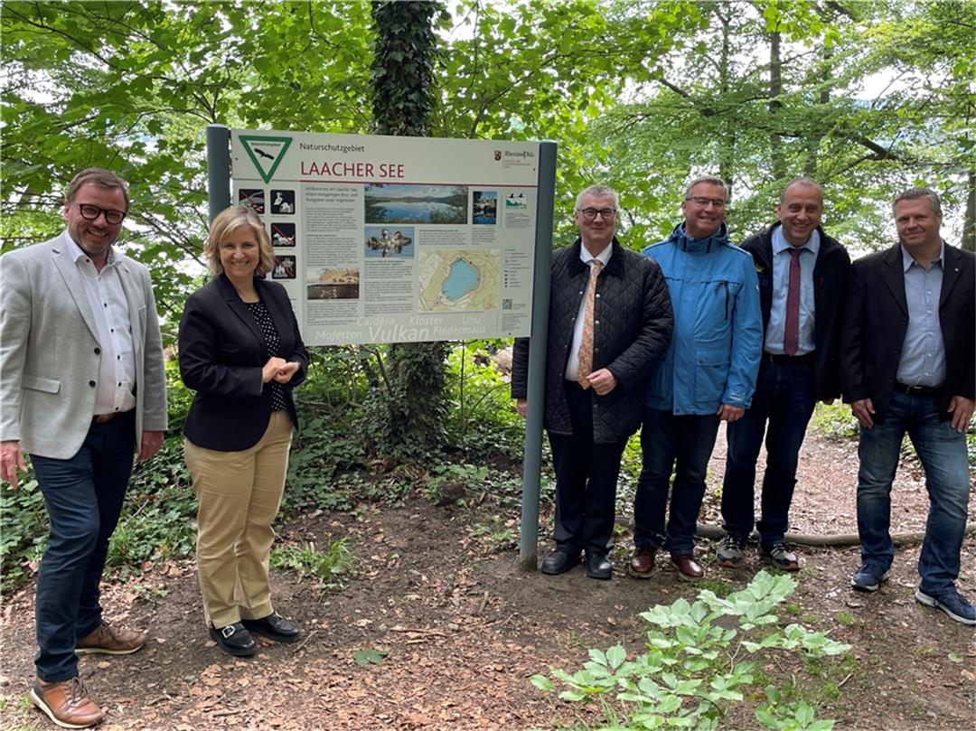 Neue Informationstafeln im Naturschutzgebiet „Laacher See“ enthüllt