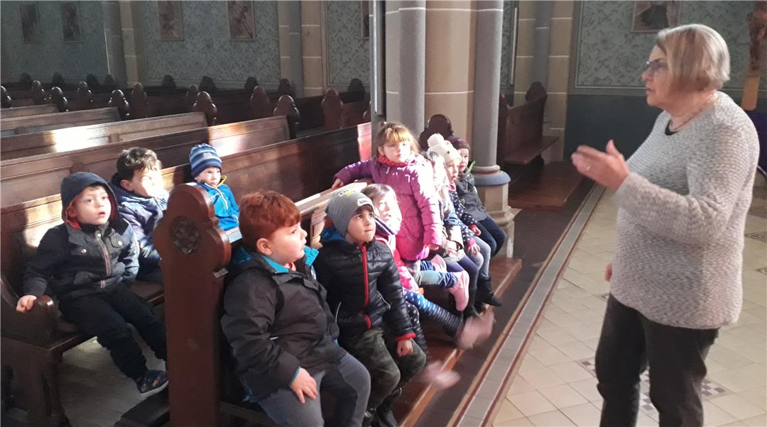 Brohler Kita-Kinder erkunden die Kirche