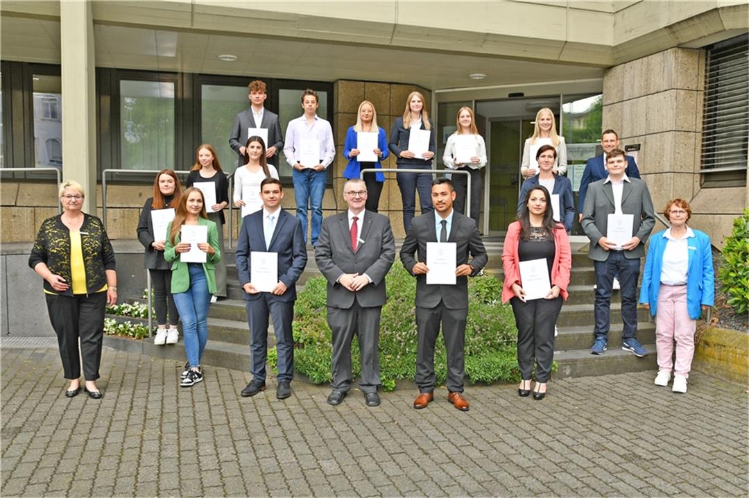 Über 30 junge „Helden“ starten und beenden ihre Ausbildung in der ...