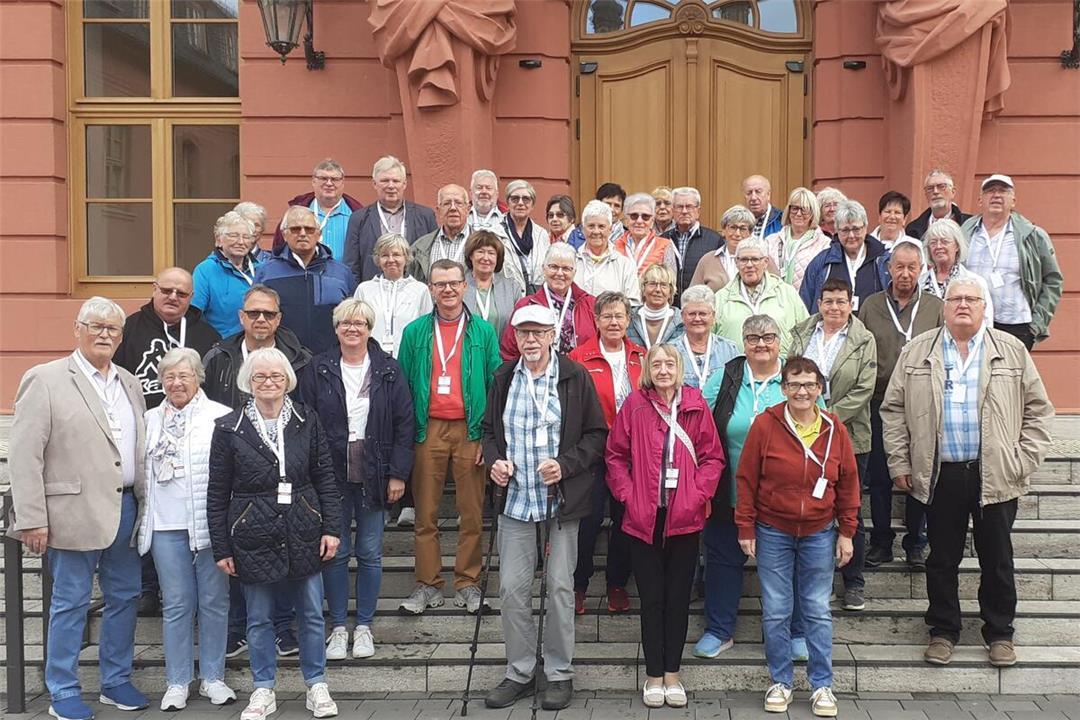 Besuch im Landtag Mainz mit historischem Hintergrundvortrag