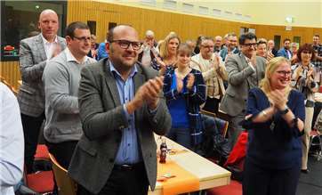 Stehende Ovationen für den scheidenden Landrat