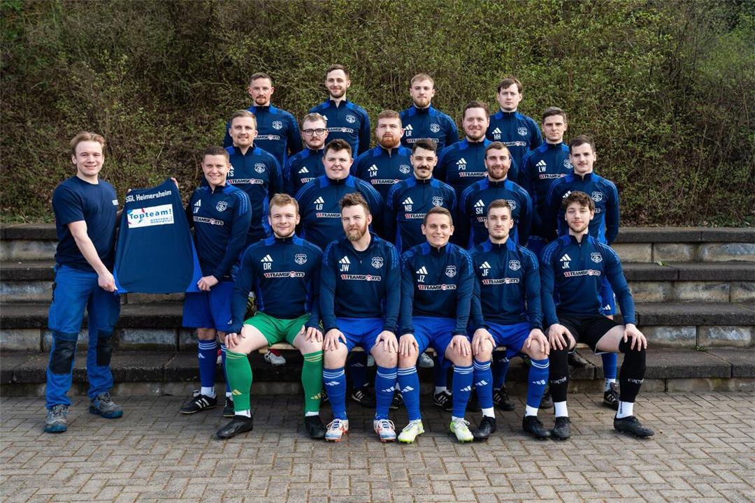 Unterstützung der 2. Mannschaft mit neuen Trainingspullovern