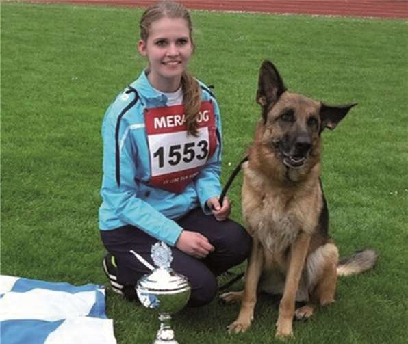 Michelle Schäfer springt mit Sunny aufs Podest