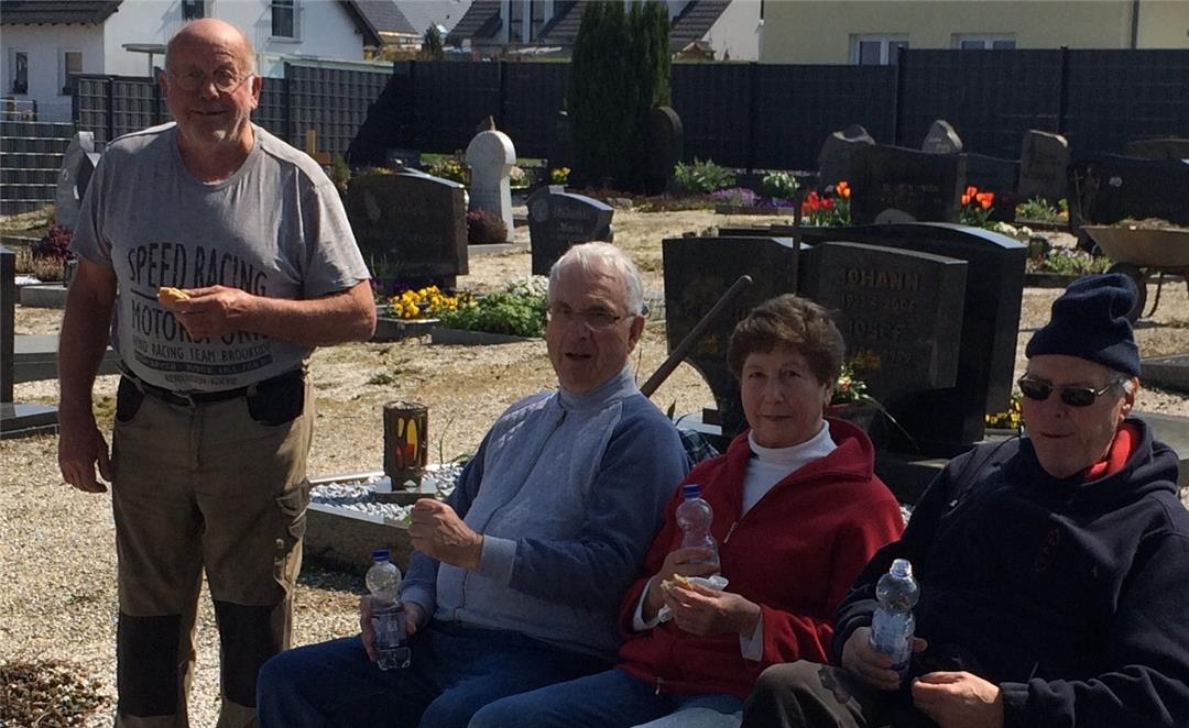 Freiwillige Helfer räumten auf