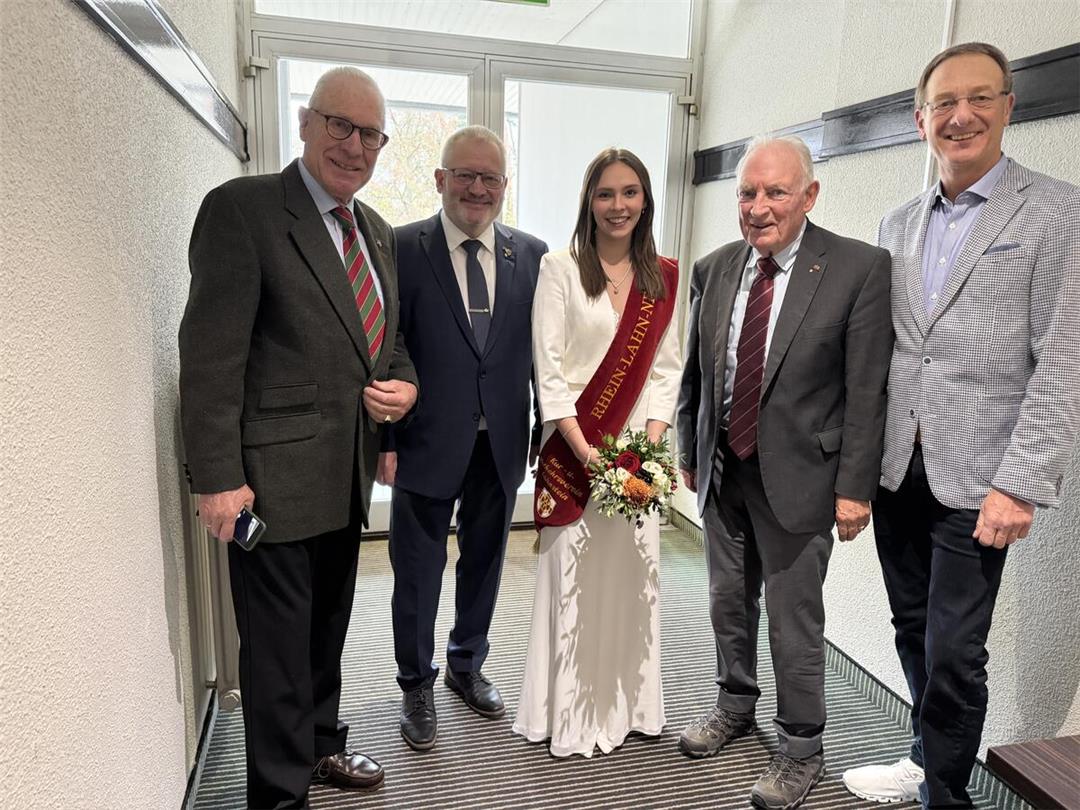 Rhein-Lahn-Nixe Sarah I. in Lahnstein unterwegs