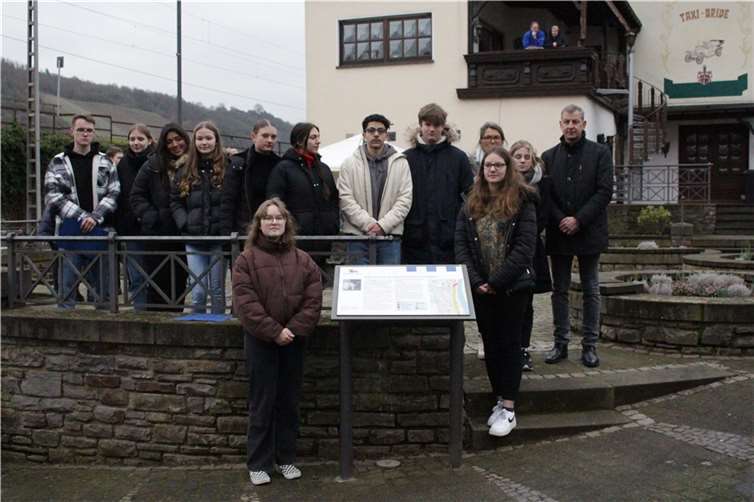 Gedenktafel enthüllt und Ausstellung gestaltet