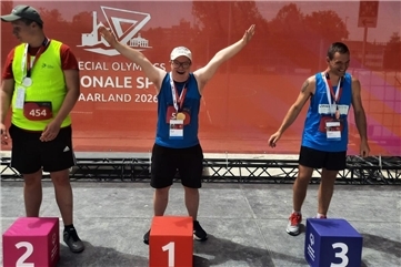 Oskar Sasse gewinnt Gold über 100m bei Special Olympics im Saarland