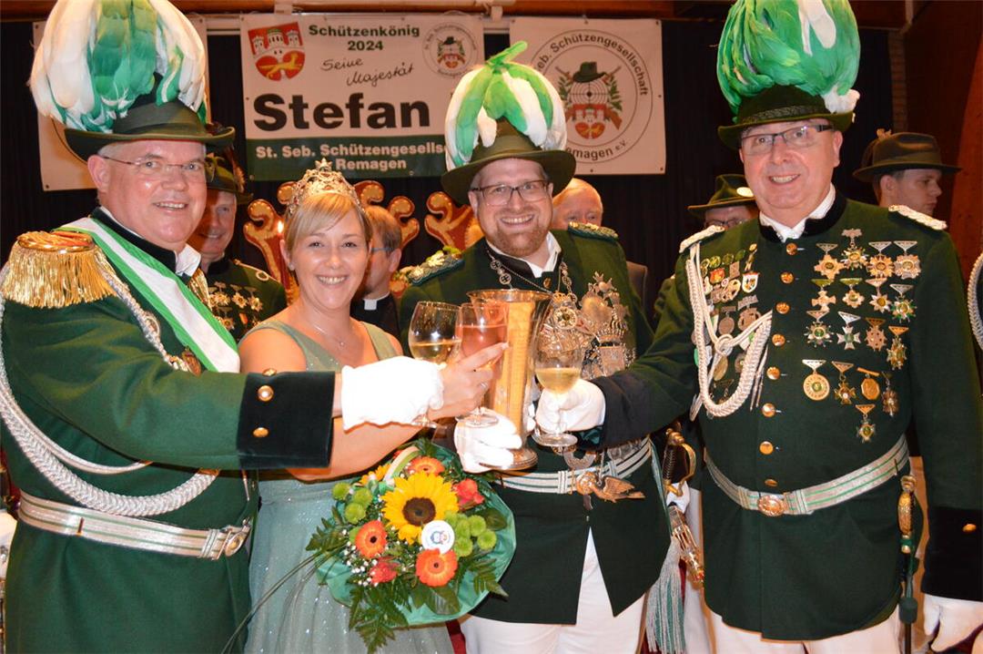 König Stefan Beyer und Königin Anna Beyer frenetisch gefeiert